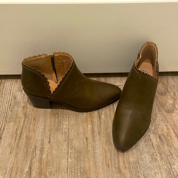 Shoes | Yeehaw Cute Pointy Green Boots With Beautiful Scalloped Details ...